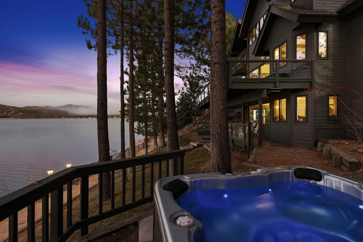 Lakefront Serenity! Pet Friendly! Lake Views! - Running Springs, CA