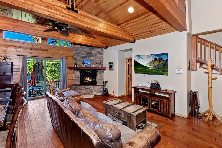 Beautiful Views! Master Suite! Hot Tub! Pets Ok! - California