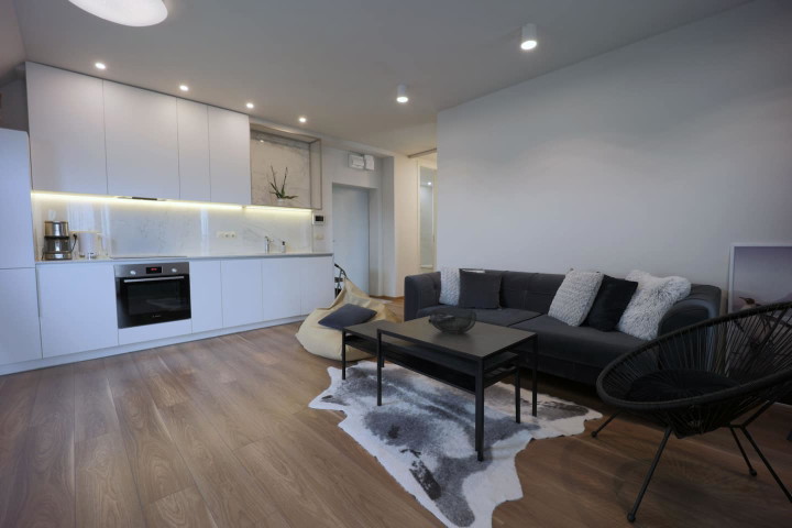 Modern Sunny Apt In Varna Centre - Várna