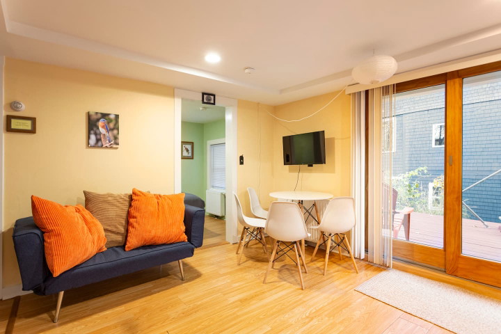 Modern 1-bedroom Apartment With Off-street Parking - State of New York