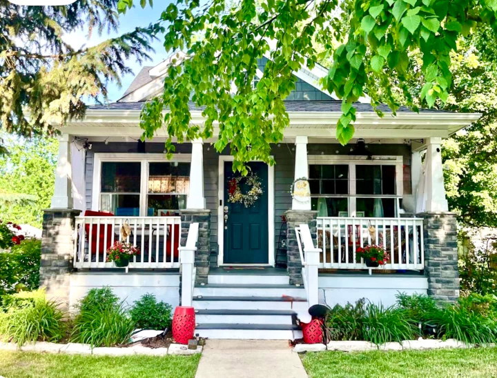 Quaint Oswego Downtown Bungalow - Oswego, IL