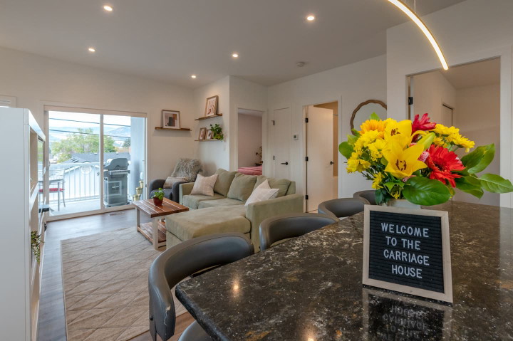 Central Location- 2 Bedroom Carriage Home - Penticton