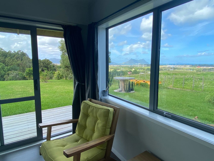 Riders' Rest Ruakākā | Studio Two | Sea Views - One Tree Point