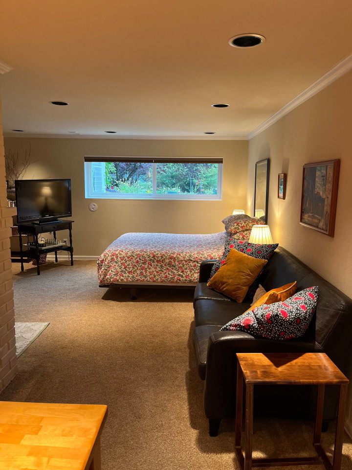 2bd, 2ba Suite In A Great Central Montlake Home. - Seattle, WA