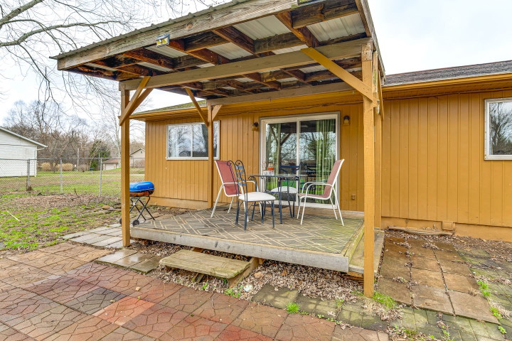 Rural Bloomington Area Home W/ Deck & Yard! - Bloomington