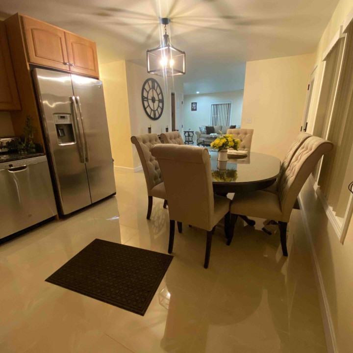 3 Bedroom 1.5 Bath Home Minutes From Boston!! Beautifully Decorated And Cozy. - Newton, MA