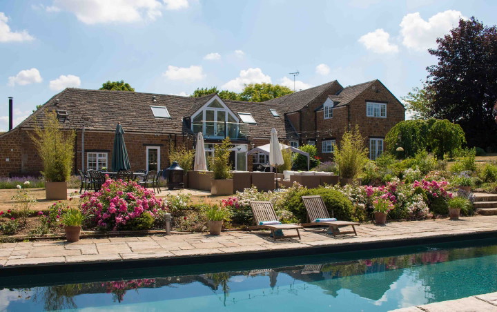 Beggars Barn Main Home, 6 Bedrooms, Hot Tub! - Oxfordshire