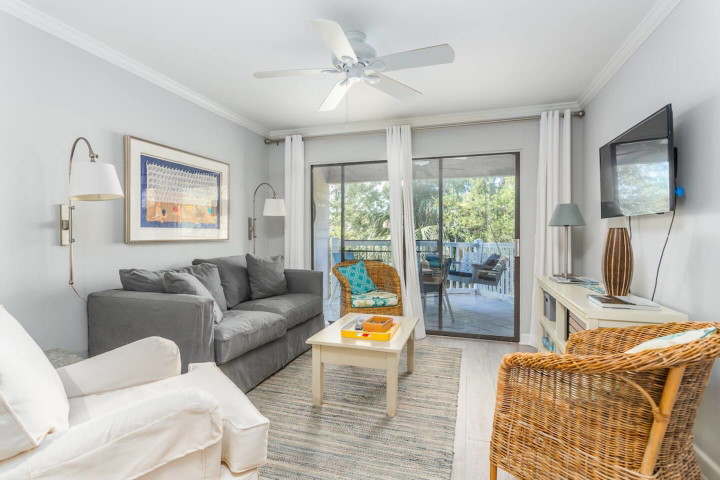 Oceanfront Condo With Balcony, Pool Beach Access - Florida