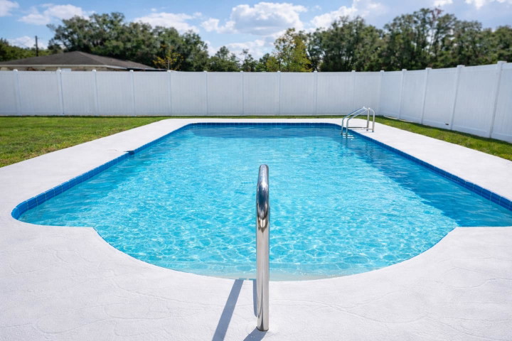 Spacious Home, Secluded Saltwater Pool, Central Location. - DeLand, FL