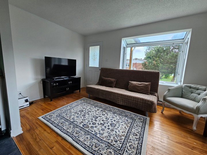 4 Bedroom Spacious Apt+ 3 Parking Spot +Basement - Quebec