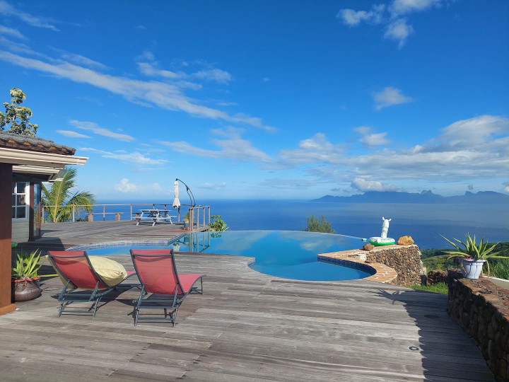Maison Type Chalet En Montagne Avec Vue Sur Moorea - French Polynesia