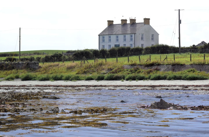 Idyllic Sea View Farm House  One Minute Walk To The Beach. - Portaferry