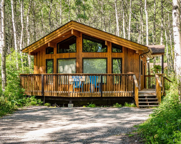 Crowsnest River Chalet - Wolfs Den - Blairmore
