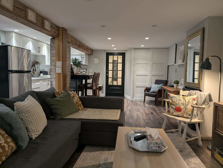 Cozy Basement Apartment In Queen West - Osgoode Hall