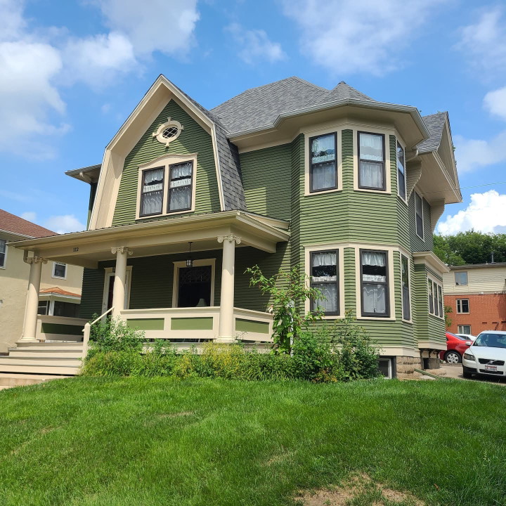 3 Bedroom W/ Queens 6 Blks To Downtown - Iowa City, IA