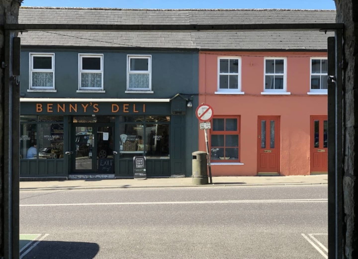 The Bakery Flat - Bright Modern Space In Castlerea - Irland