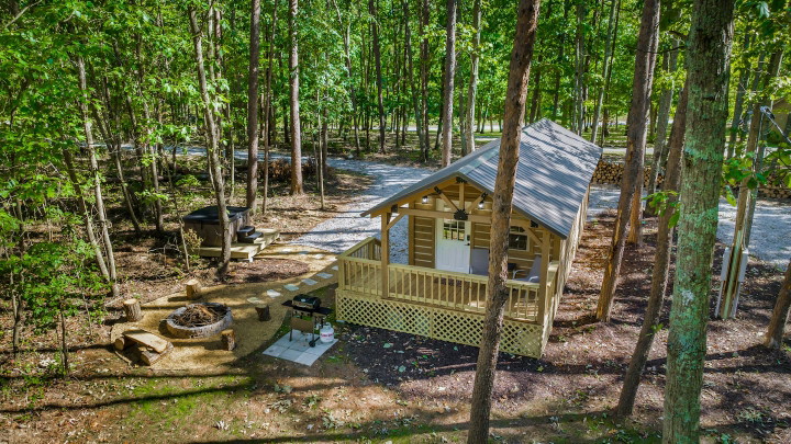 Wolf Den Woodland Cabin | Hot Tub + Modern Charm - Mentone, AL