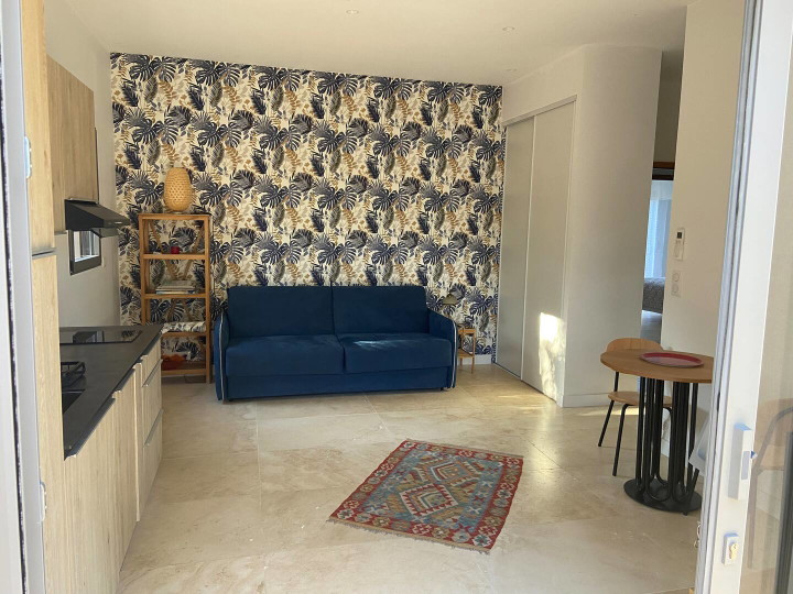 Très Beau Studio à Louer - Roquefort-les-Pins