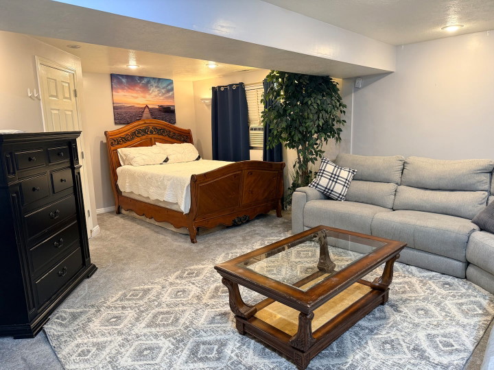 Momma Suzys Room 2 & Hot Tub - Layton, UT