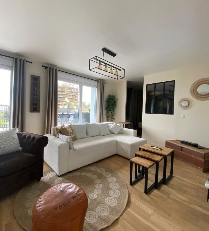 Appartement De Luxe Exceptionnel Avec Terrasse Et Parking - Clamart