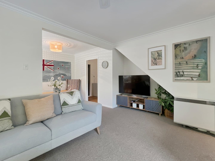 6 Beds. 2 Bathrooms. Private. - Akaroa