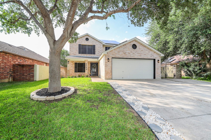 Spacious 5 Br Getaway With A Serenity Backyard! - Laredo, TX