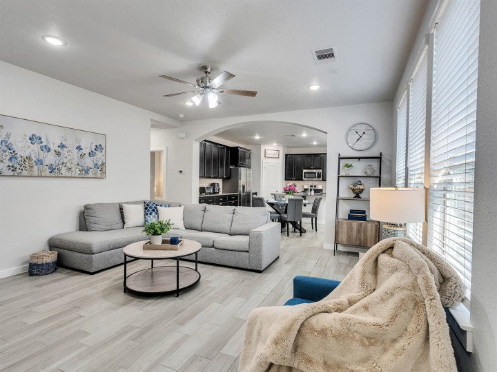 Houston Comfy 3br One-story Home | Porch & Grill - Houston, TX