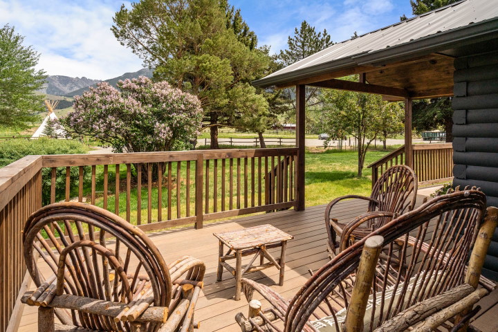 Hawthorn House Home In Paradise Valley Montana - Montana
