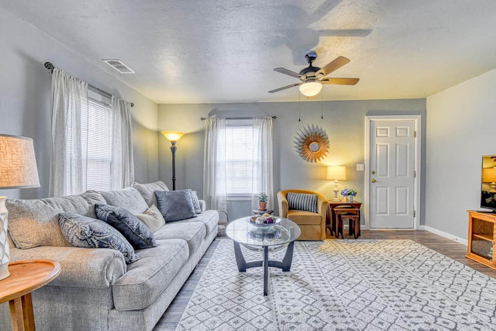 Key Comfort Close To All Things Okc Metro - Midwest City, OK