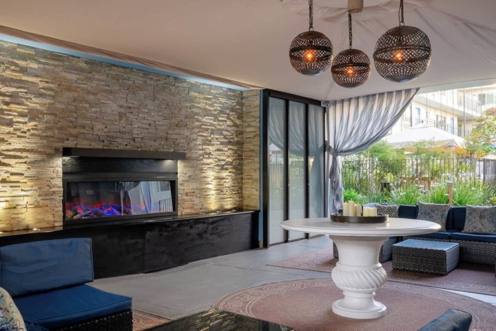 Tranquil Suite W/ Kitchen For Couples | Pool - San Rafael, CA