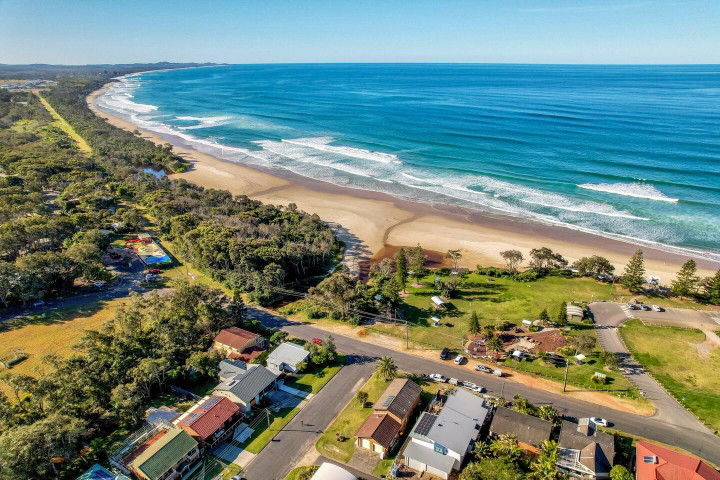 Rainbow Beach House | Oceanview Family Escape - Lake Cathie