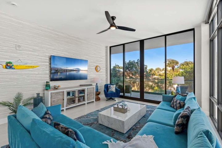 Stylish Beachfront Condo W/ Pool & Beach Access! - Melbourne Beach, FL