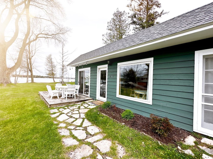 Sturgeon Bay Waterfront Cottage - Sturgeon Bay, WI
