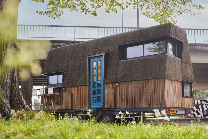 Wooden Glampervan On The Water At City Camping - 's-Hertogenbosch