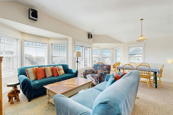 Side-by-side Ocean View Homes With Enclosed Yard & - Newport, OR