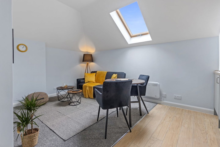 Modern Apartment King Room |Free Parking| Suite 9 - Nottingham