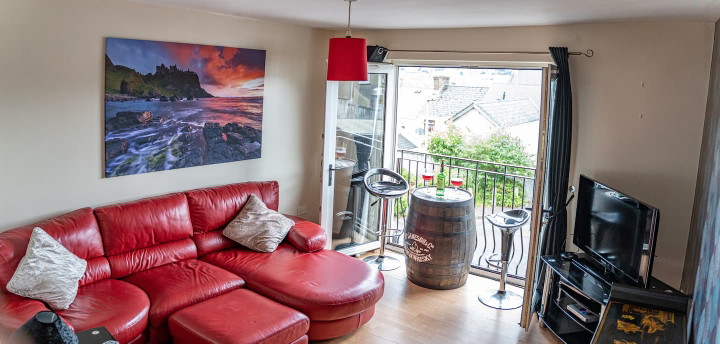 Modern 3 Bedroom Town House With City Center Views - Derry