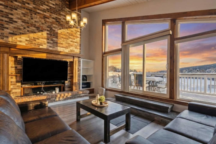 The Zermatt Chalet With Hot Tub - Ontario