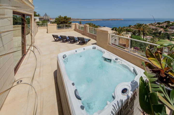 Appartement De Luxe De 2 Chambres Avec Vue Sur La Mer Et Services. - Malte