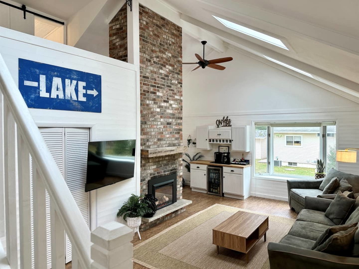 Lake Camelot Cottage, 3 Bed, Dock, Beach, Kayaks - Wisconsin