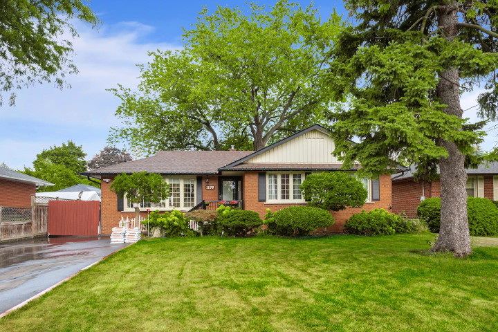 Cottage Style House With Hot Tub - Oakville