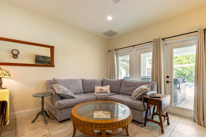 Bring Your Dog To This 999 Sq. Ft. Guest House - Jupiter, FL