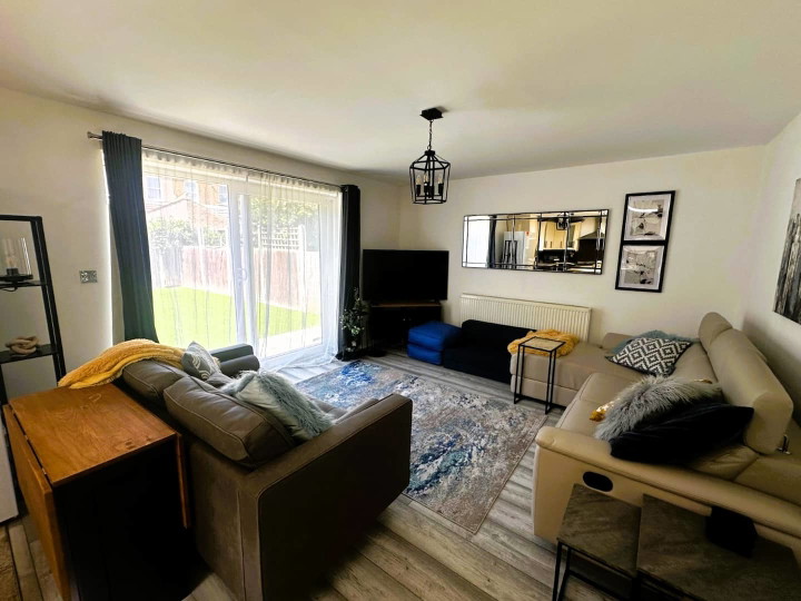 Luxury 3-bed | Ilford | Modern Comfort & Elegance - London
