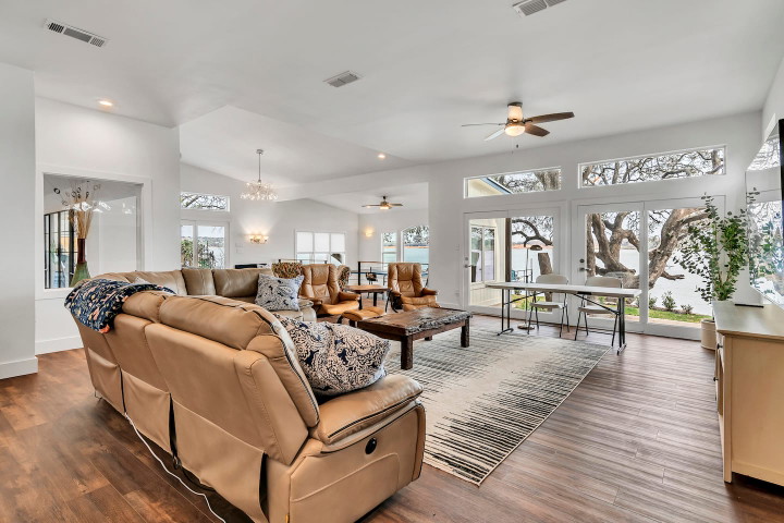Casa On The Lake - Granbury, TX
