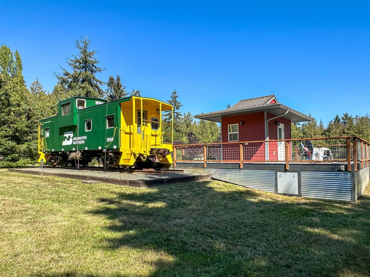 Railway Getaway: Flawless Remodeled Caboose 1br - Port Angeles, Washington