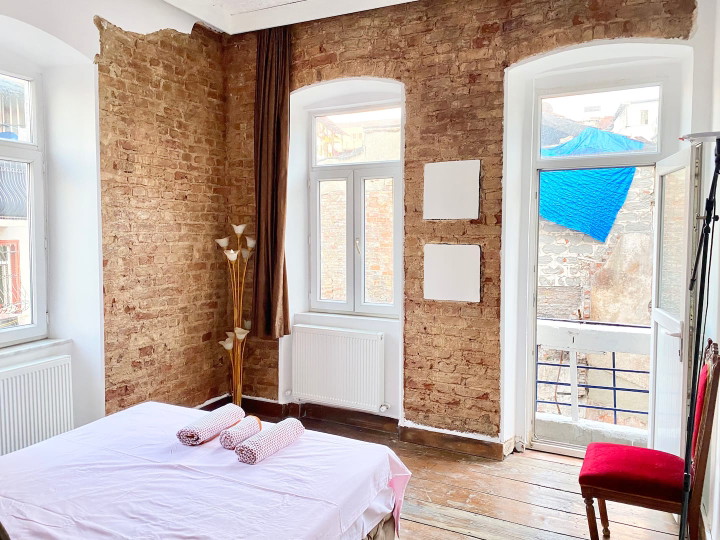 Historical@high Ceiling@hearth Of Old City Taksim - Istanbul