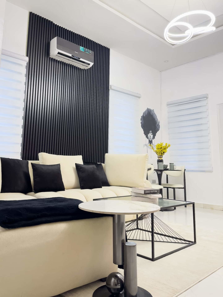 Bel Appartement D'une Chambre Avec Des œUvres D'art Incroyables ! - Nigeria