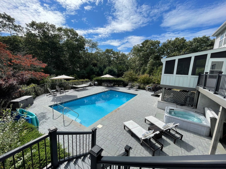 Hampton Bays Hideaway! Sauna, Pool, Hot Tub, Beach - Hampton Bays, NY