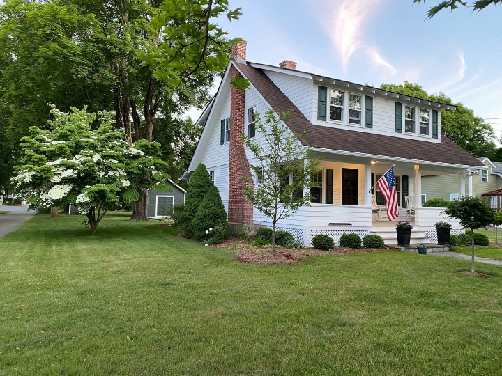 Hyde House-a Classic New England Cape. - Essex, CT