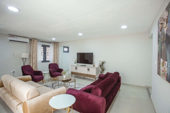 Theoasis 2 Beds, Brekf Items, A/pickup, Wifi, Pool - Ghana